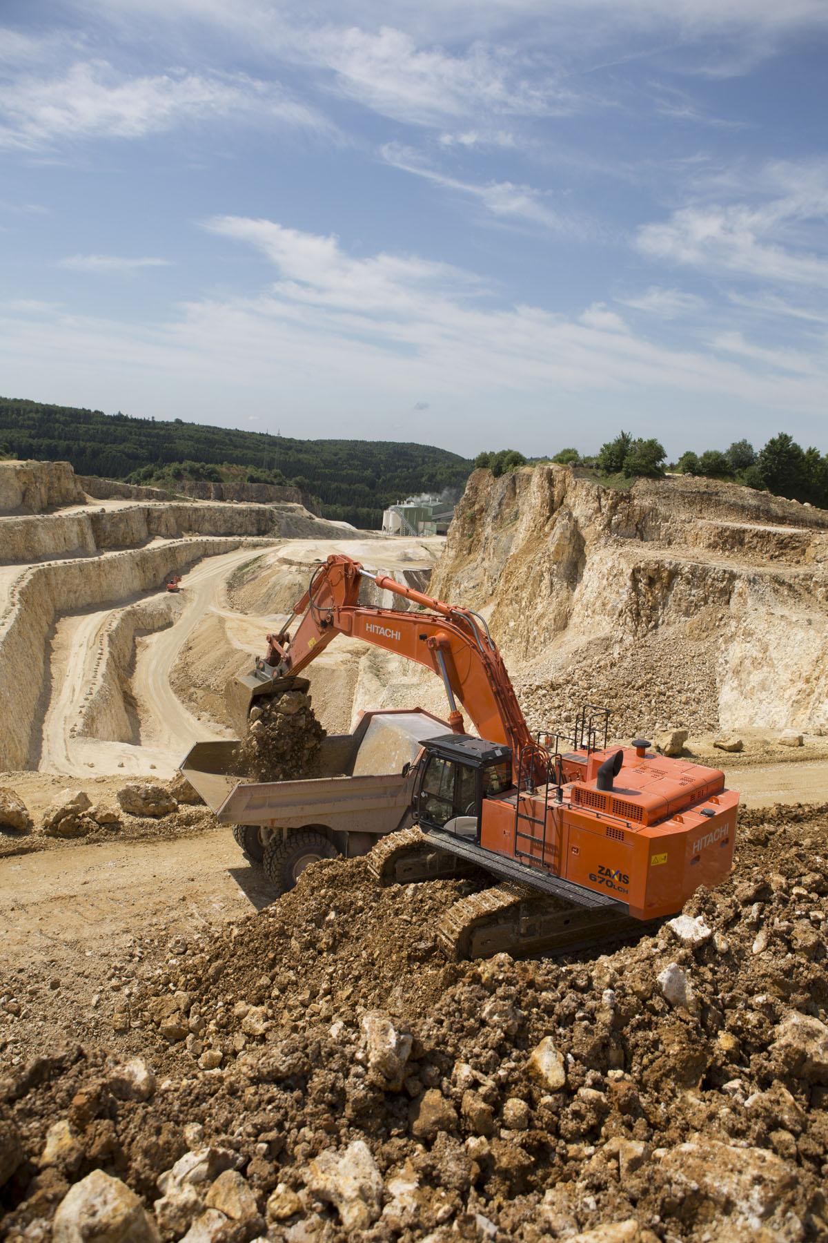 Hitachi ZX670LCH-5B excavator specs (2013 - 2018) | Diggers | LECTURA Specs
