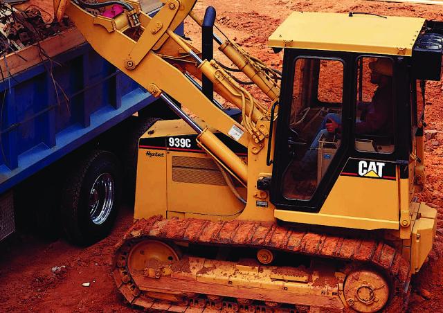 Caterpillar 939C Crawler Loader Specs & Dimensions (1997 - 2025 ...