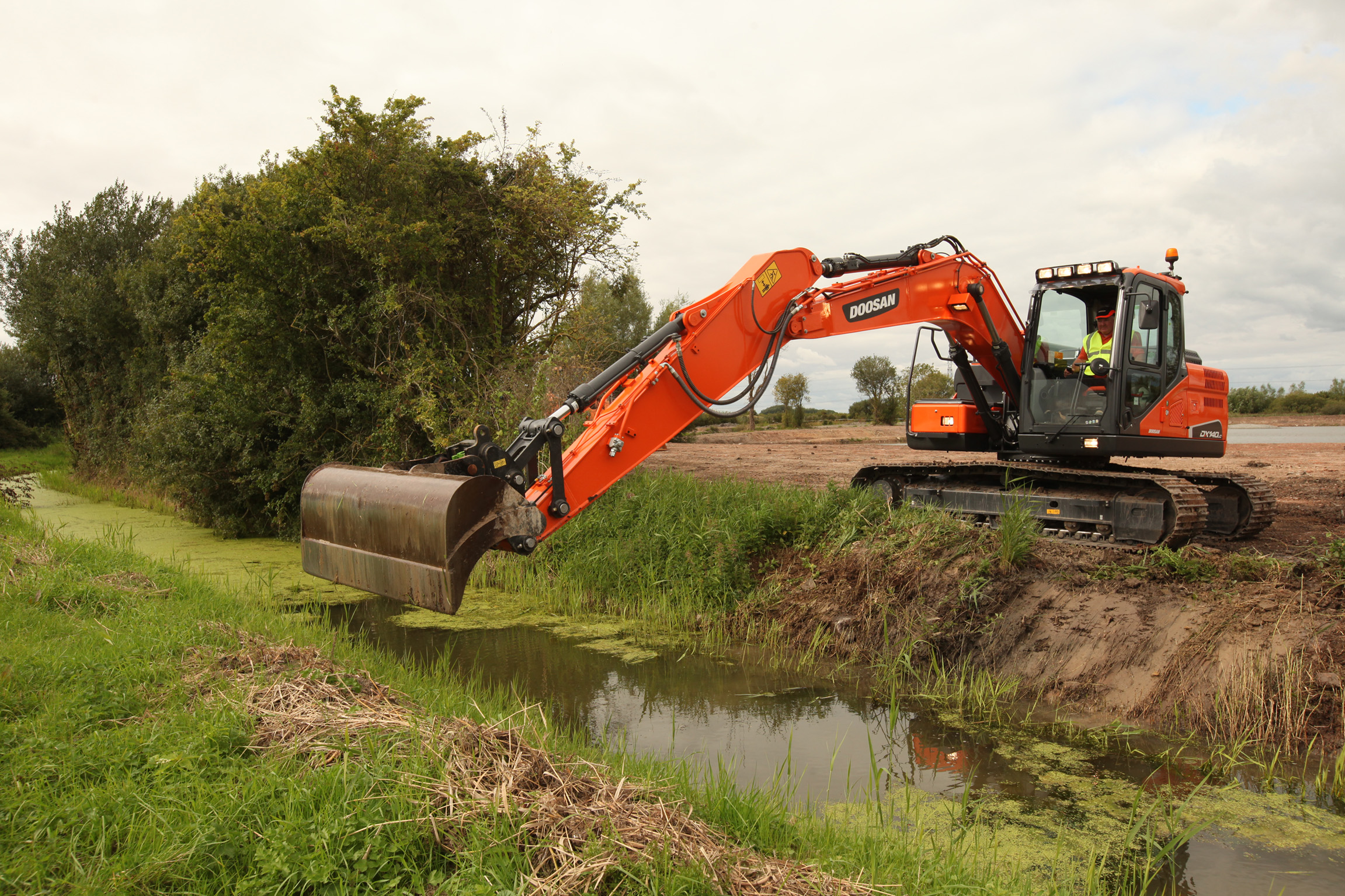 Doosan DX 140 LC excavator specs & dimensions (2004 - 2013) | Diggers ...