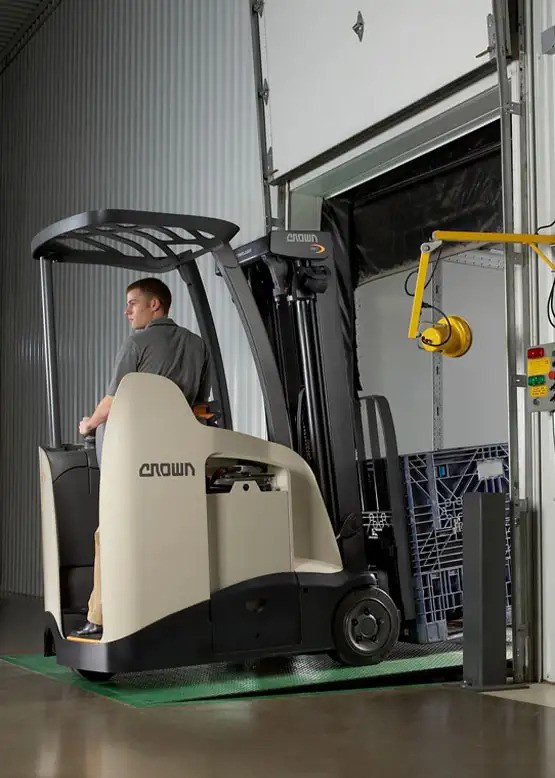 Crown FC 5725 3.0 electric forklift specs & dimensions (2023 - 2025 ...