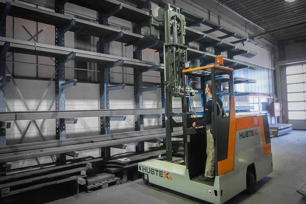Hubtex DS 27 EL electric 4 way forklift specs (2021 - 2025) | LECTURA Specs