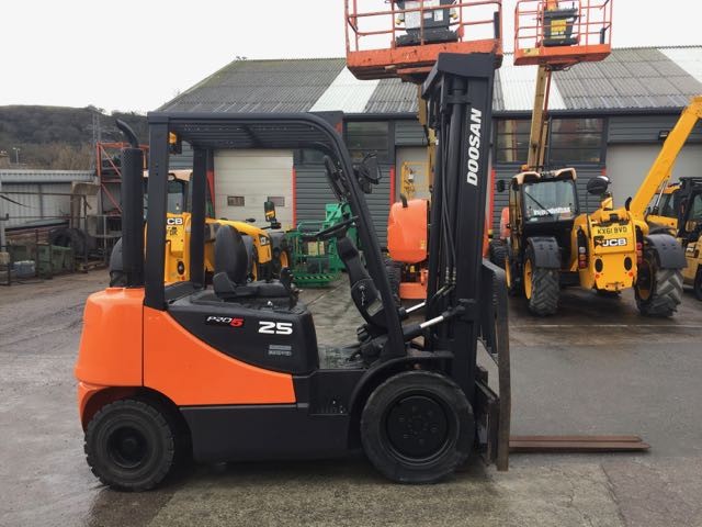 Doosan D25S-5 diesel forklift specs & dimensions (2017 - 2021) | Lift trucks | LECTURA Specs