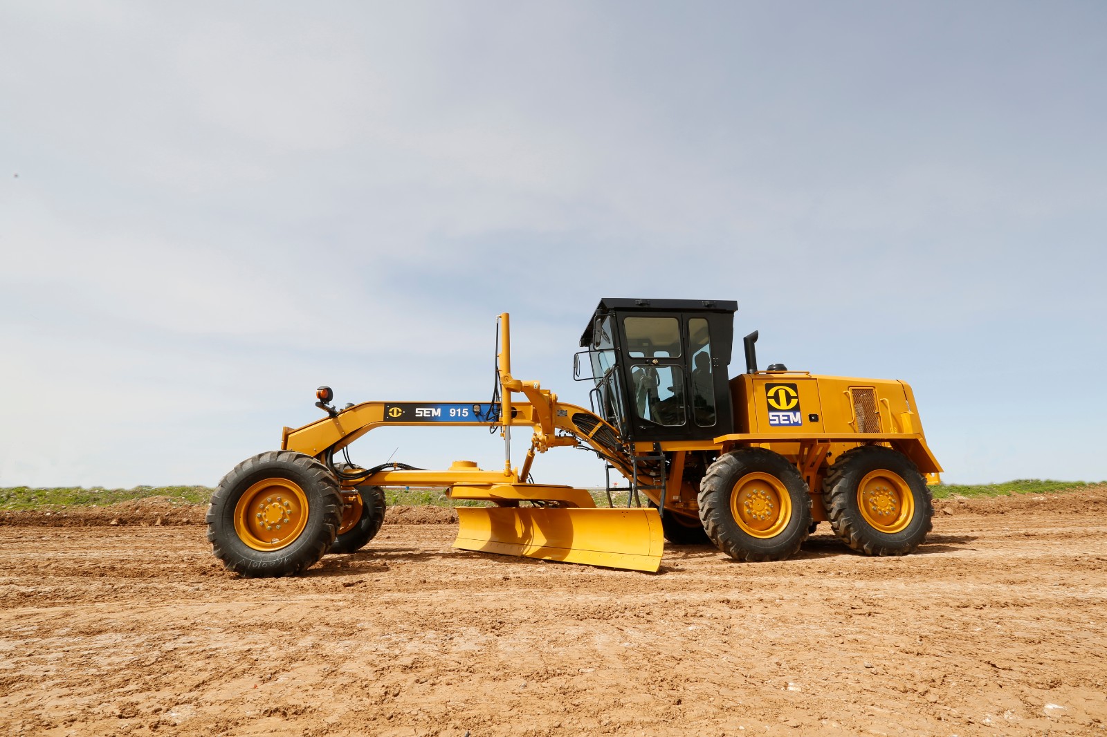 SEM 915 Specifications & Technical Data (2020-2025) | LECTURA Specs