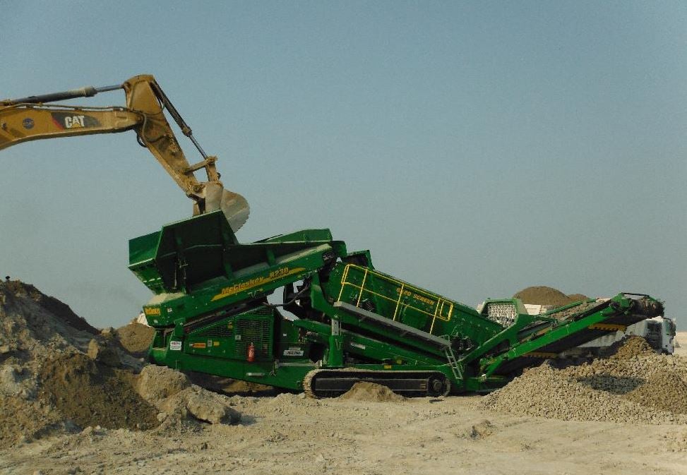 McCloskey R230 screener specs & dimensions 2017 - 2025 | Screening ...