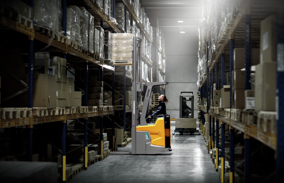 Jungheinrich ERC 214i Stand up rider pallet stacker specs & dimensions ...