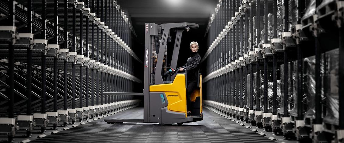 Jungheinrich ERC 216zi Stand up rider pallet stacker specs & dimensions ...