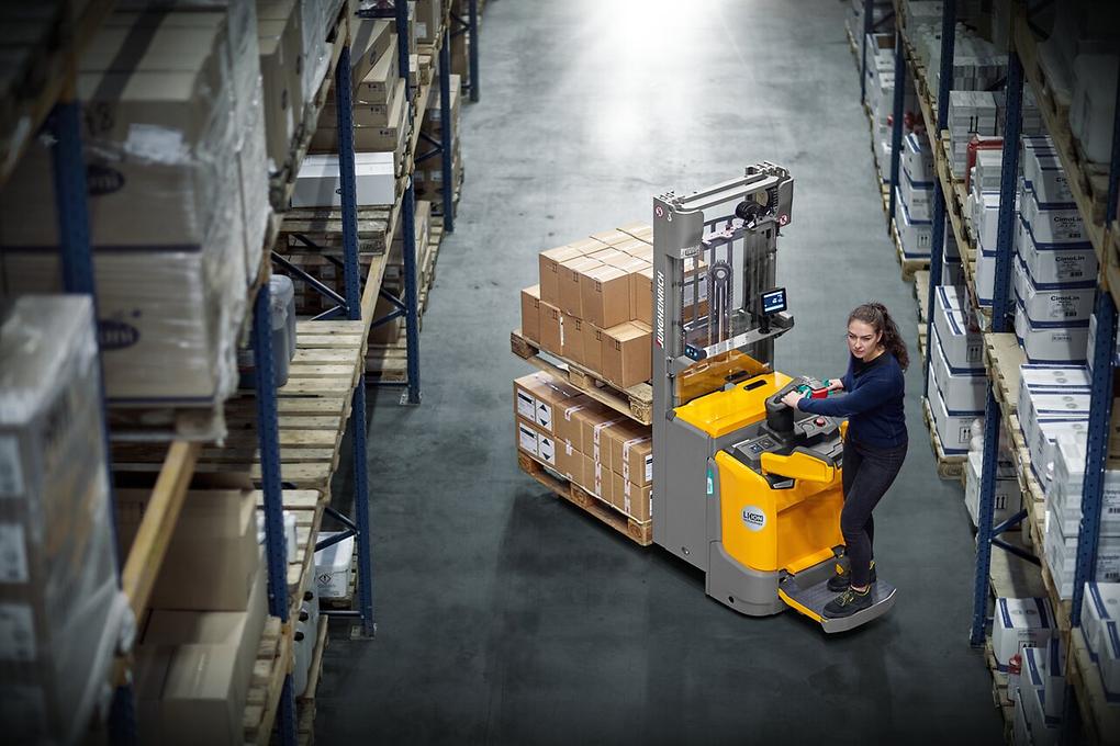 Jungheinrich ERC 220 Stand up rider pallet stacker specs & dimensions ...