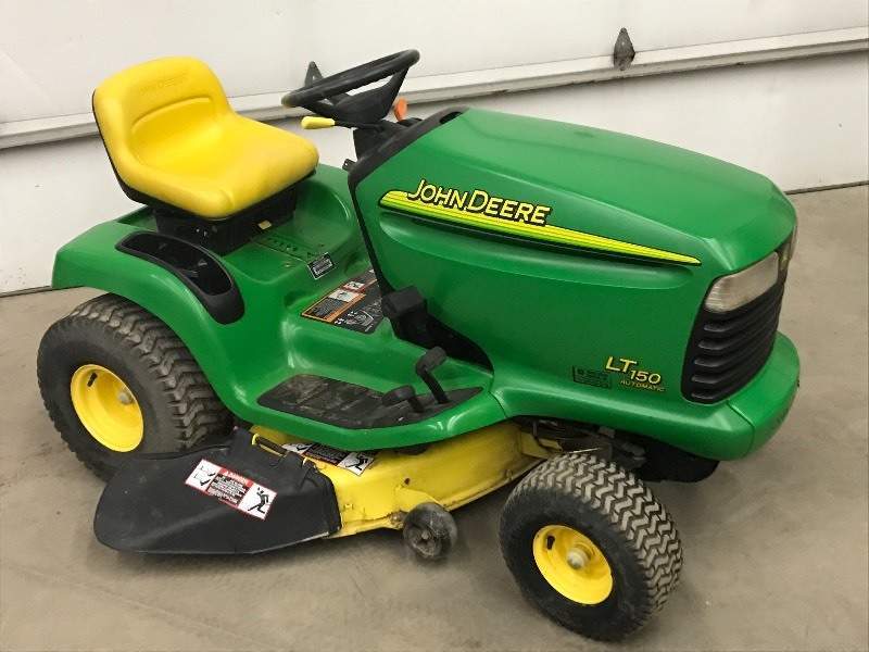 John Deere LT150 Lawn Tractor (2002 - 2005) Specifications & Dimensions ...