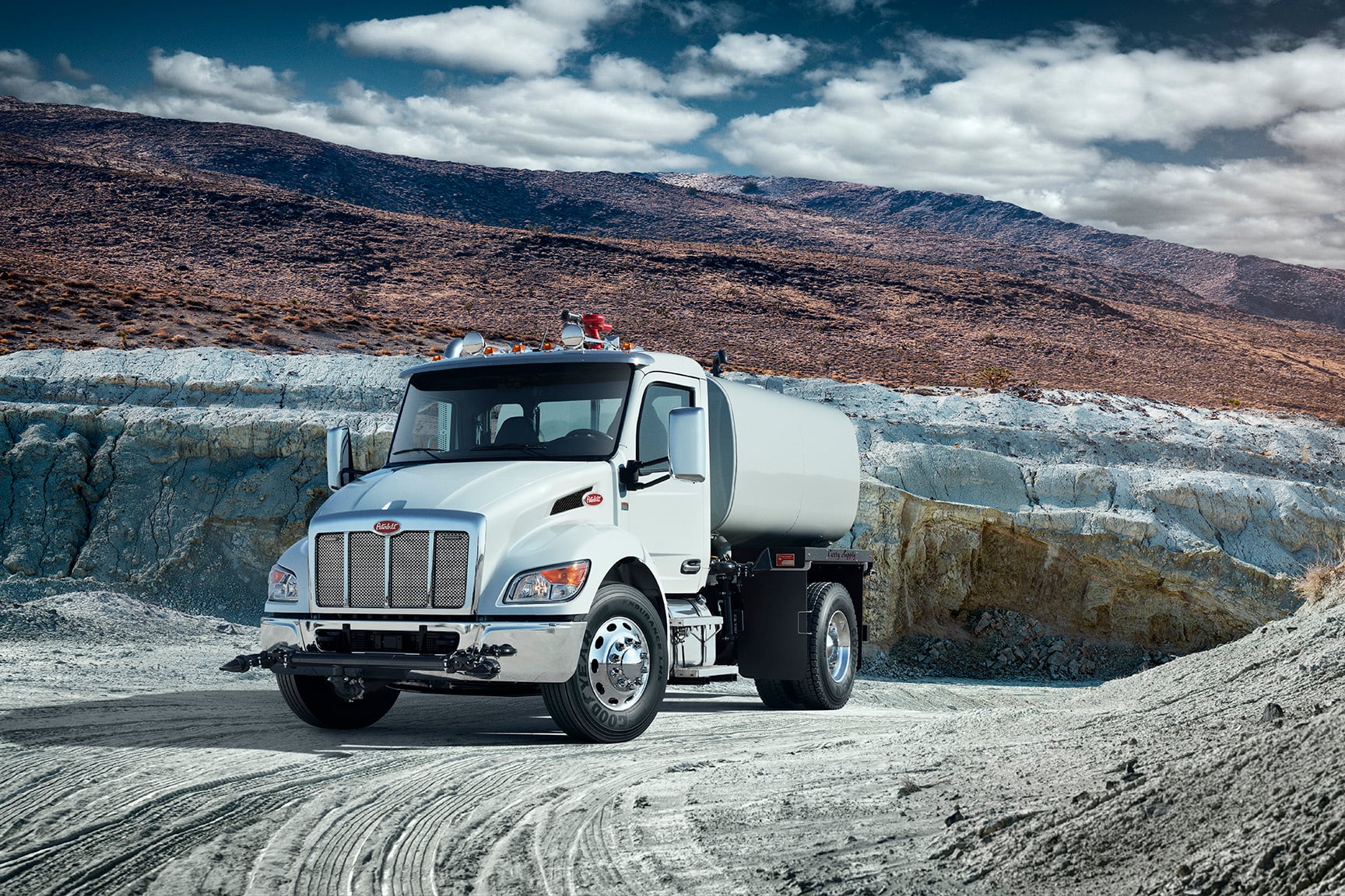Peterbilt 537 PX-9 (2024 - 2025) Truck Specs & Dimensions | LECTURA Specs