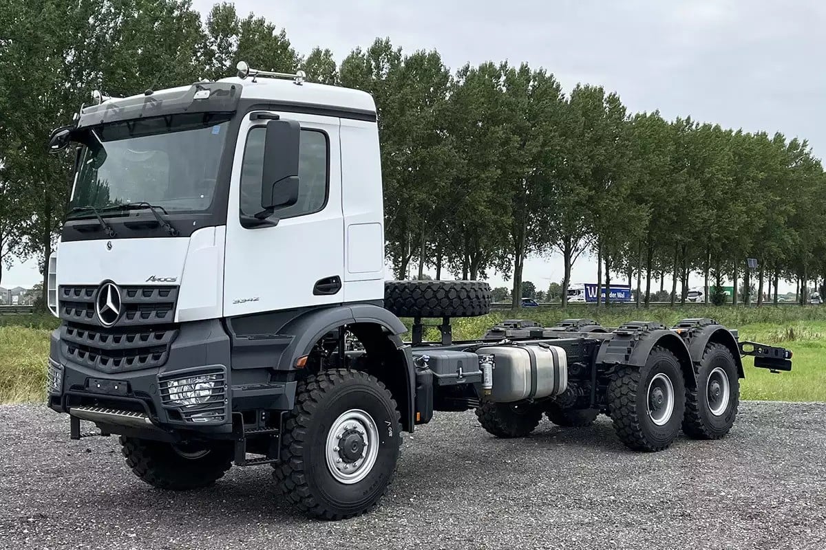 Mercedes-Benz Arocs 3342 AK 6x6 (2012 - 2025) Truck Specs & Dimensions ...