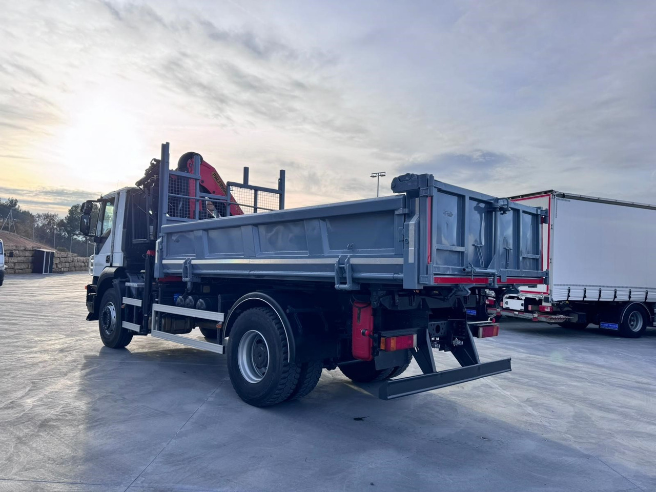 Iveco Trakker AD190T31W (2019 - 2025) Truck Specs & Dimensions | LECTURA Specs