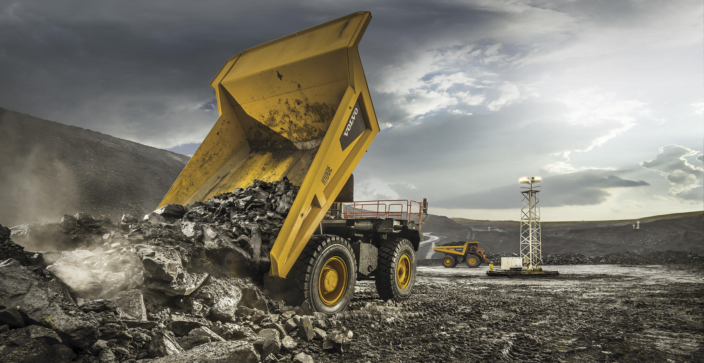 Volvo R100E Specifications & Technical Data (2018-2025) | LECTURA Specs