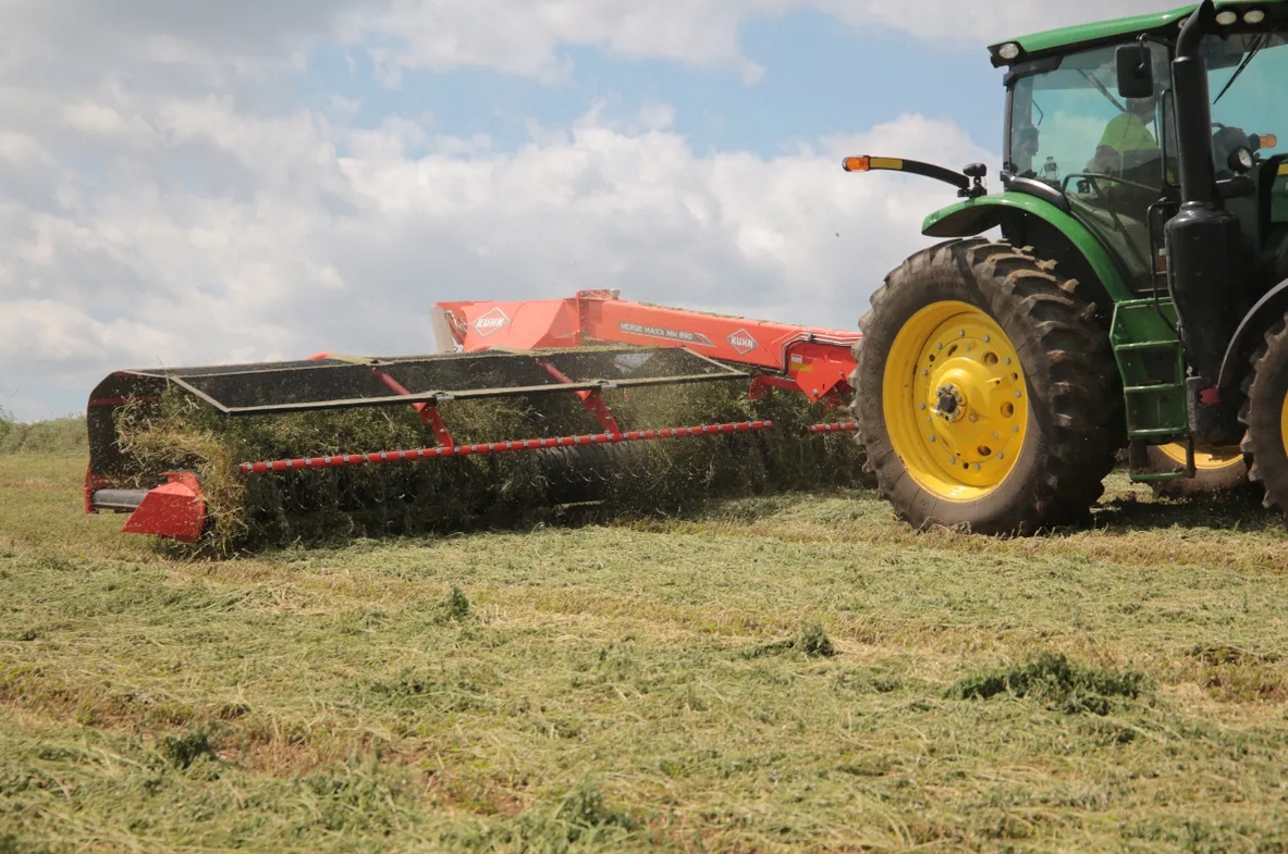 Kuhn MM 890 Specifications & Technical Data (2023-2025) | LECTURA Specs