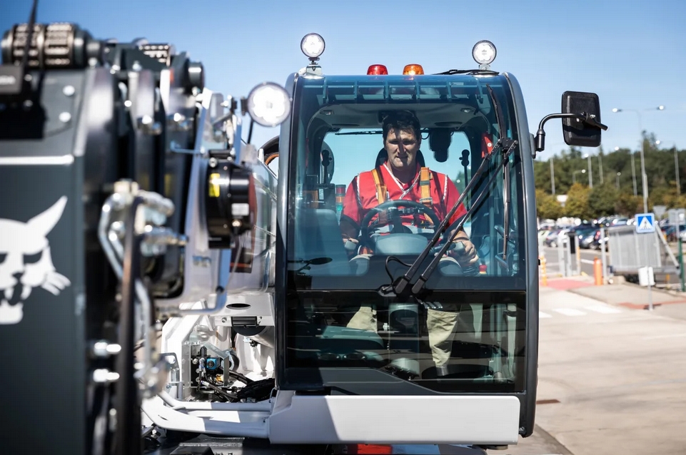 Bobcat TR40.180 rotating telehandler specs & dimensions (2021 - 2024 ...
