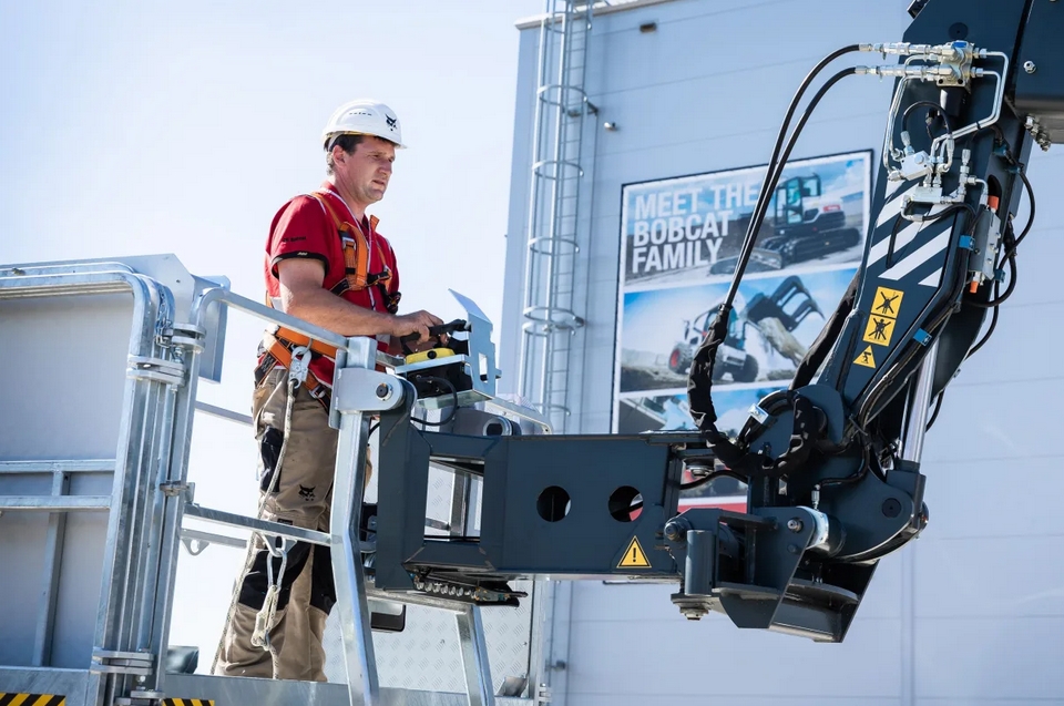 Bobcat TR60.250 rotating telehandler specs & dimensions (2021 - 2025 ...