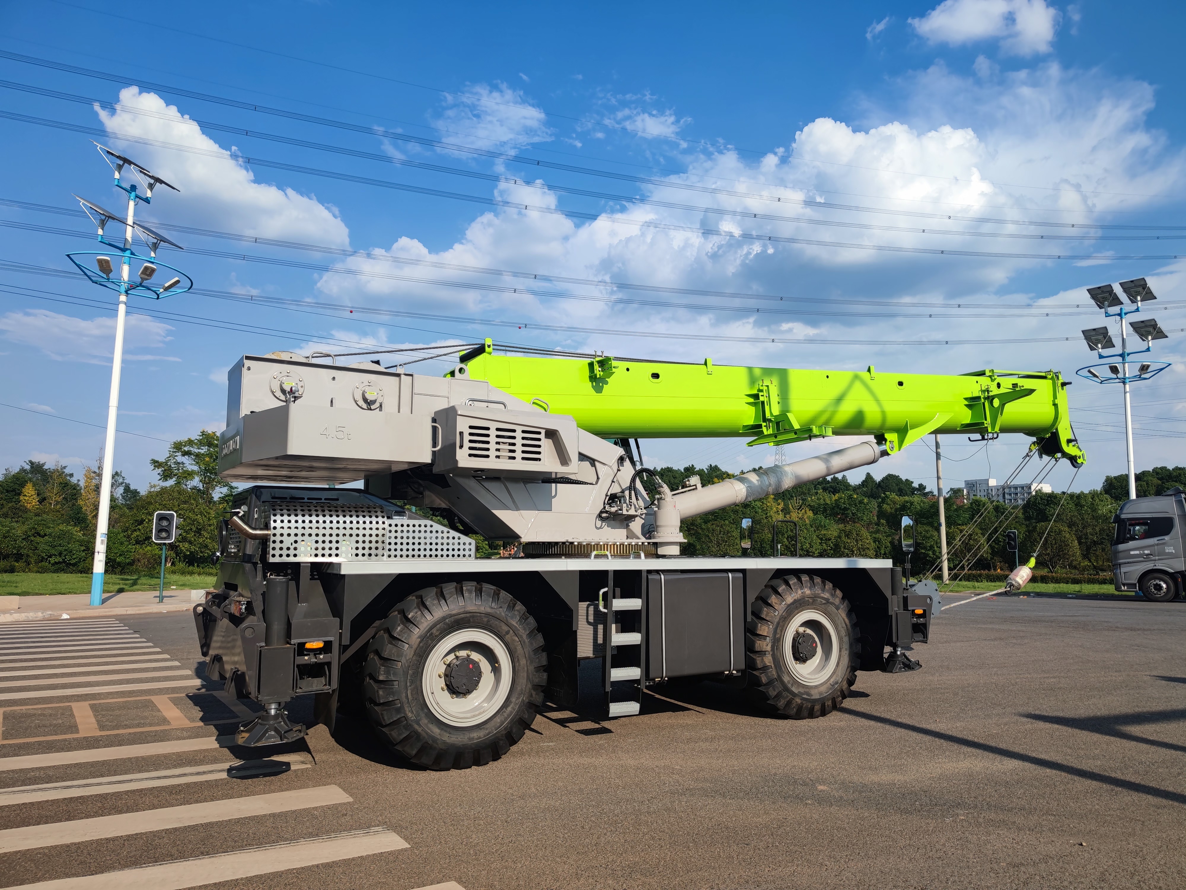 Zoomlion ZRT400V crane - load chart, specs & dimensions (2022 - 2023 ...