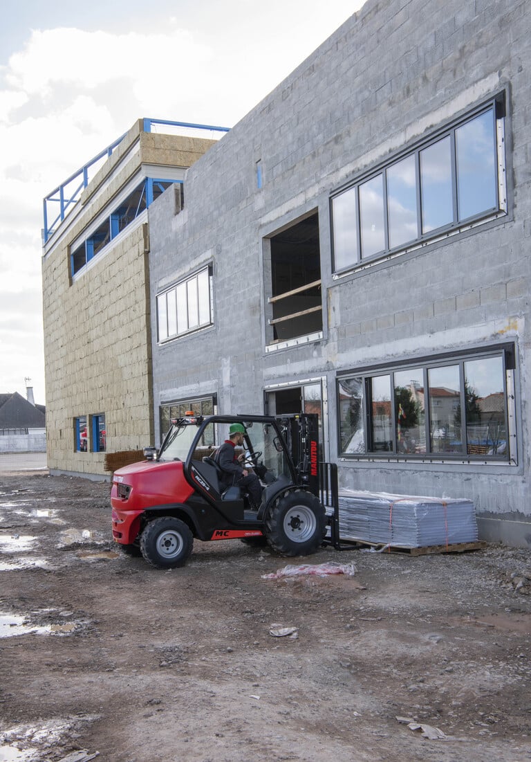 Manitou MC 30-4 rough terrain forklift specs & dimensions (2021 - 2025 ...