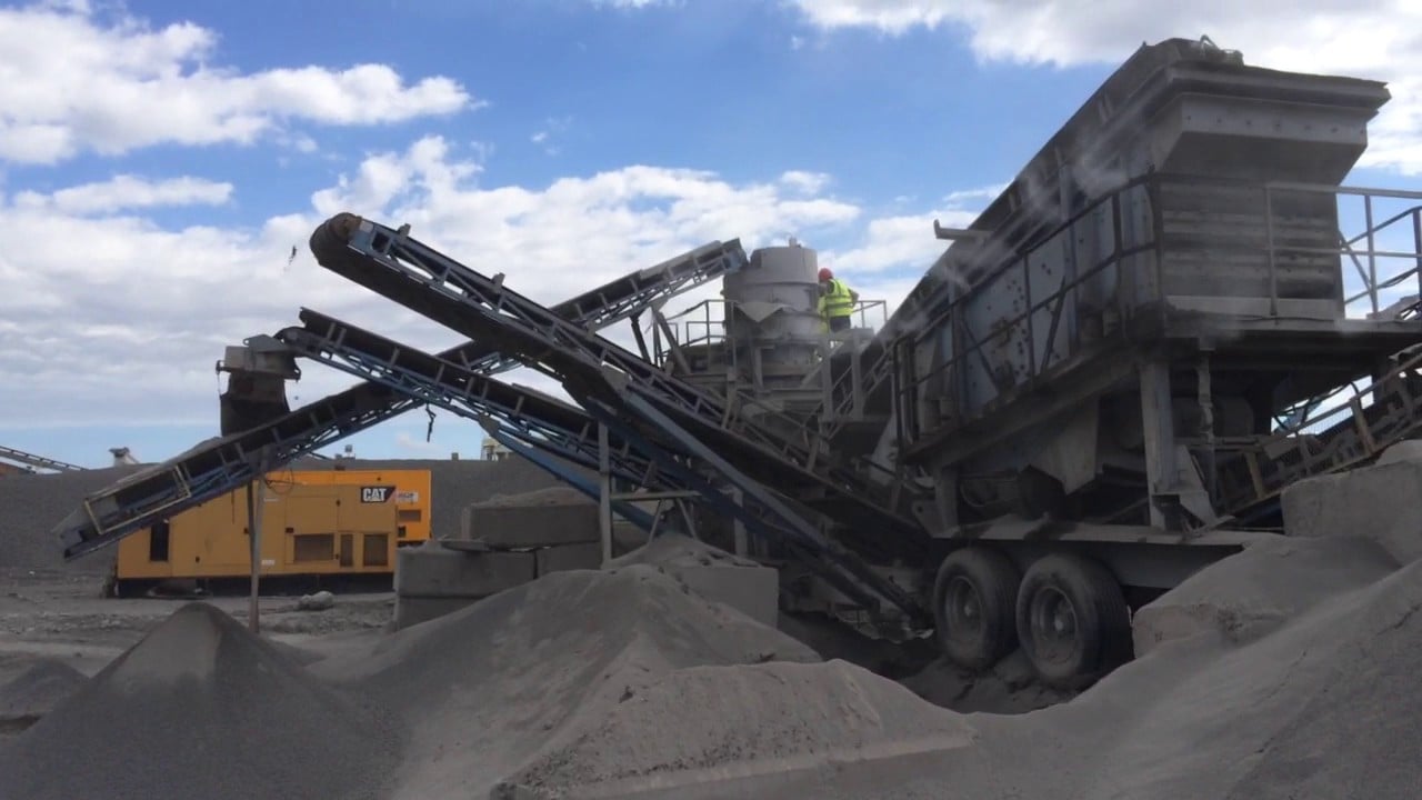 Sandvik UH 320 Specifications & Technical Data (2002-2016) | LECTURA Specs