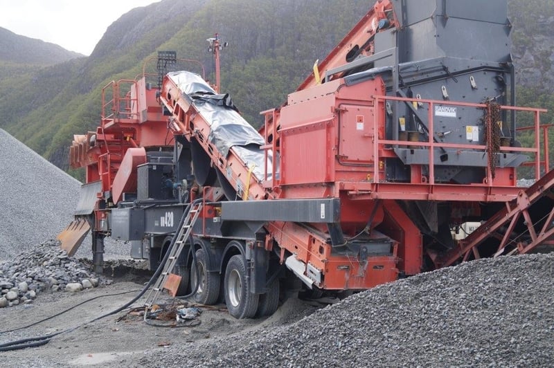 Sandvik UH 420 Specifications & Technical Data (1996-2011) | LECTURA Specs