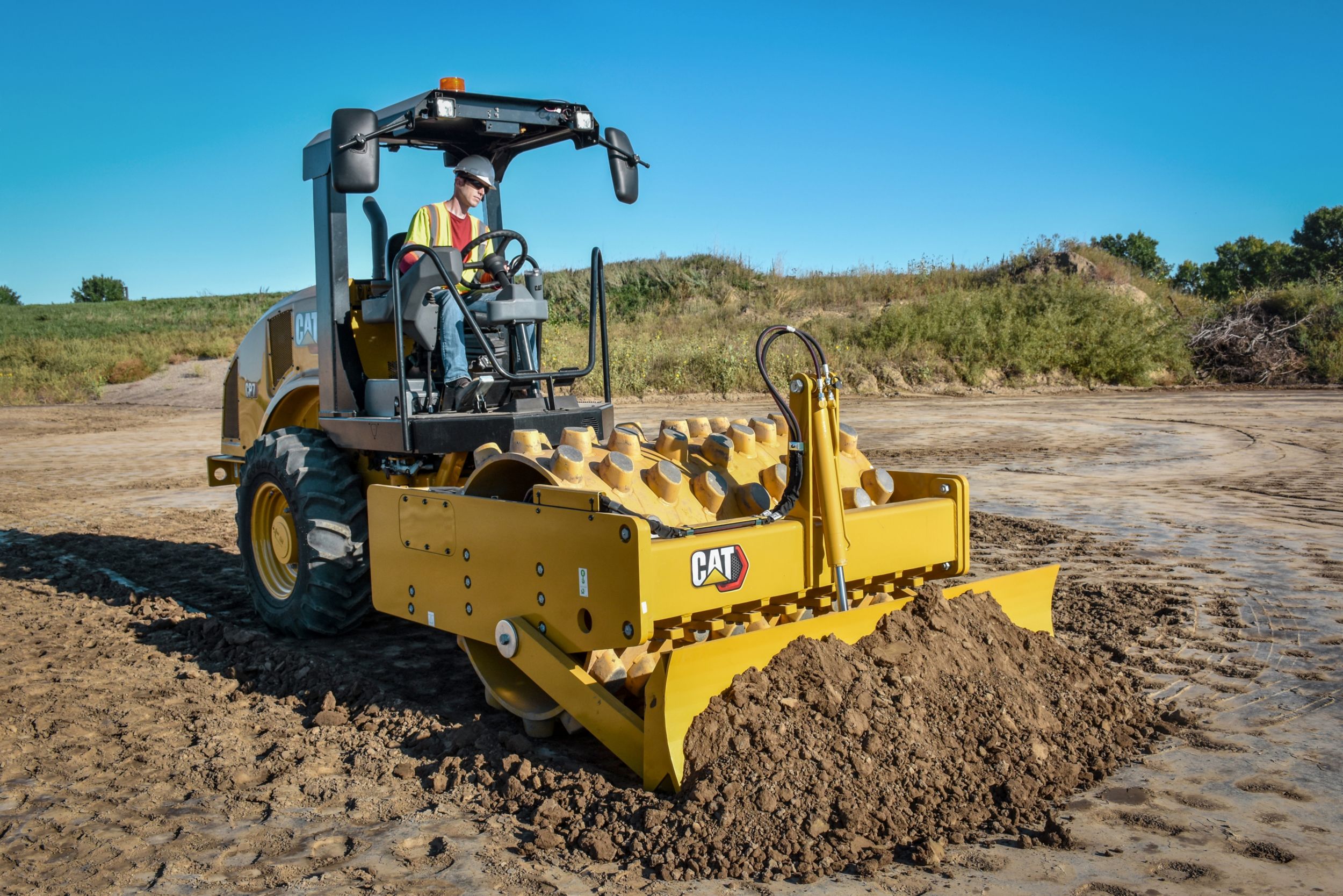 Caterpillar CP7 Specifications & Technical Data (2023-2025) | LECTURA Specs