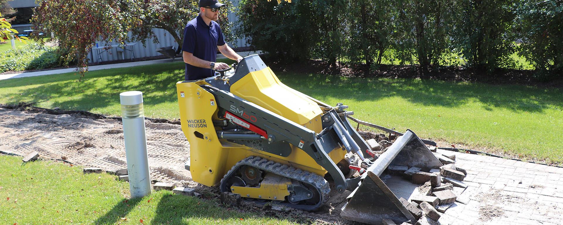 Wacker Neuson SM60 Skid Steer Specs & Dimensions (2023 - 2025 ...