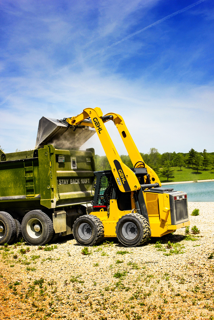 Gehl V420 Skid Steer Specs & Dimensions (2018 - 2025) | LECTURA Specs