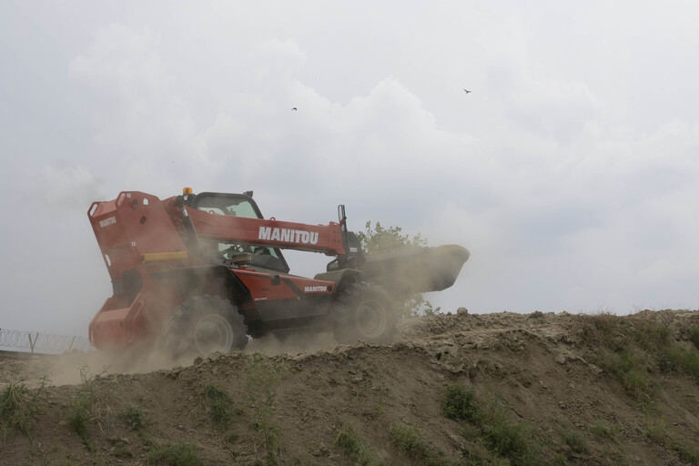 Manitou MXT 840 P telehandler specs & dimensions (2022 - 2025 ...