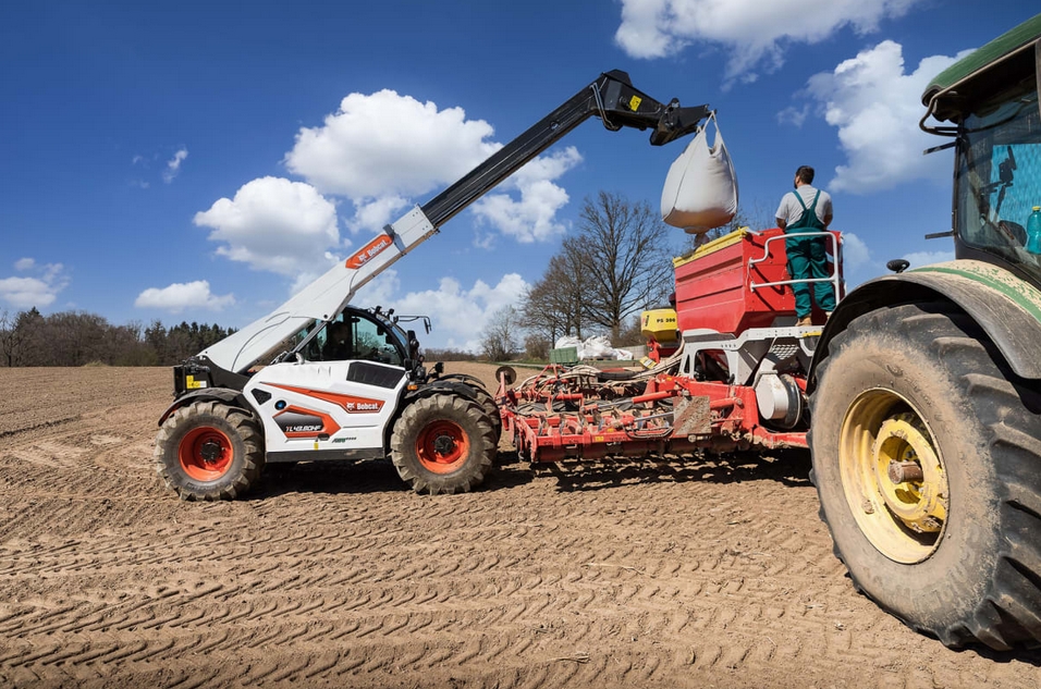 Bobcat TL43.80HF 135 V telehandler specs & dimensions (2021 - 2025 ...