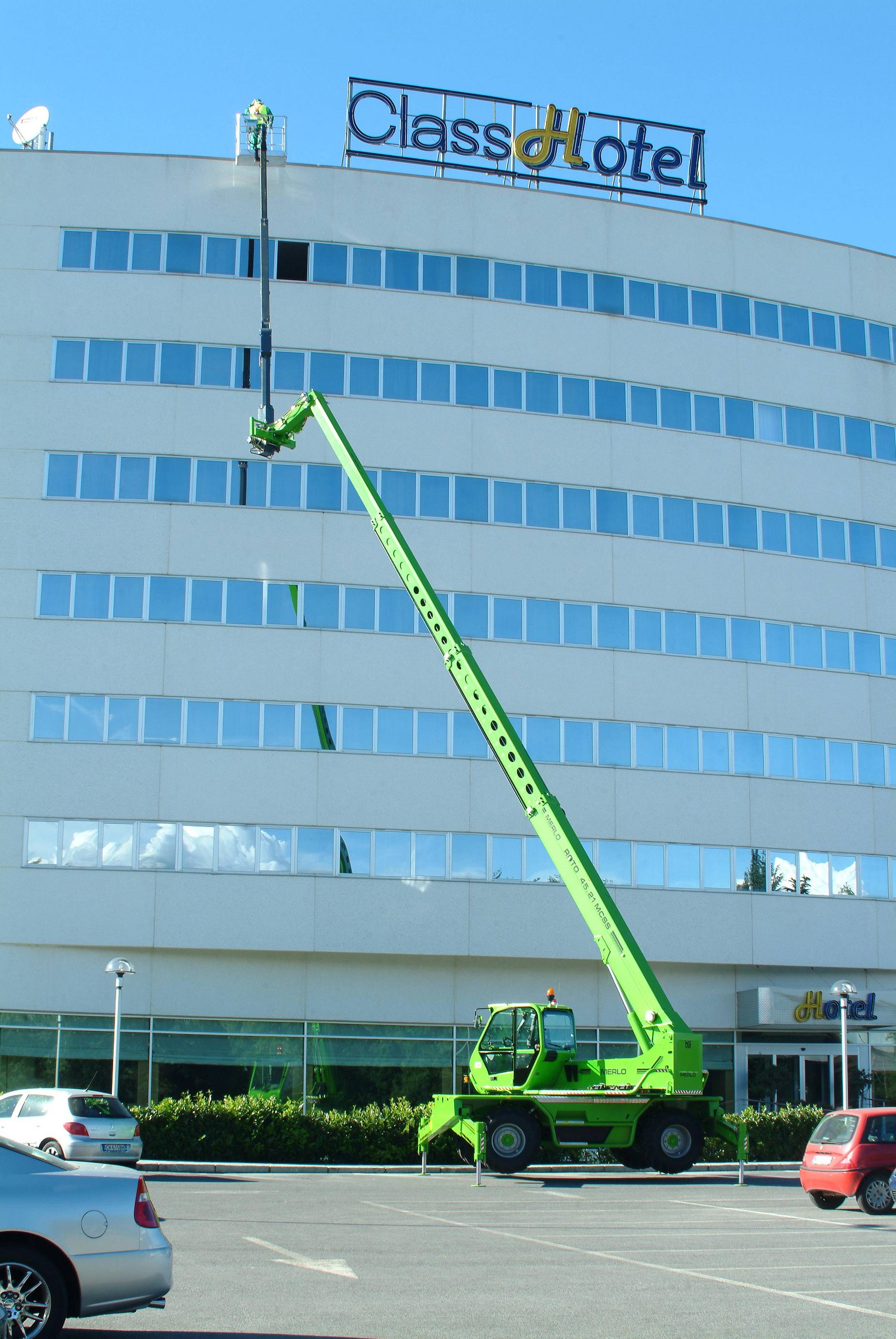 Merlo Roto 45.21 MCSS rotating telehandler specs & dimensions (2016 ...