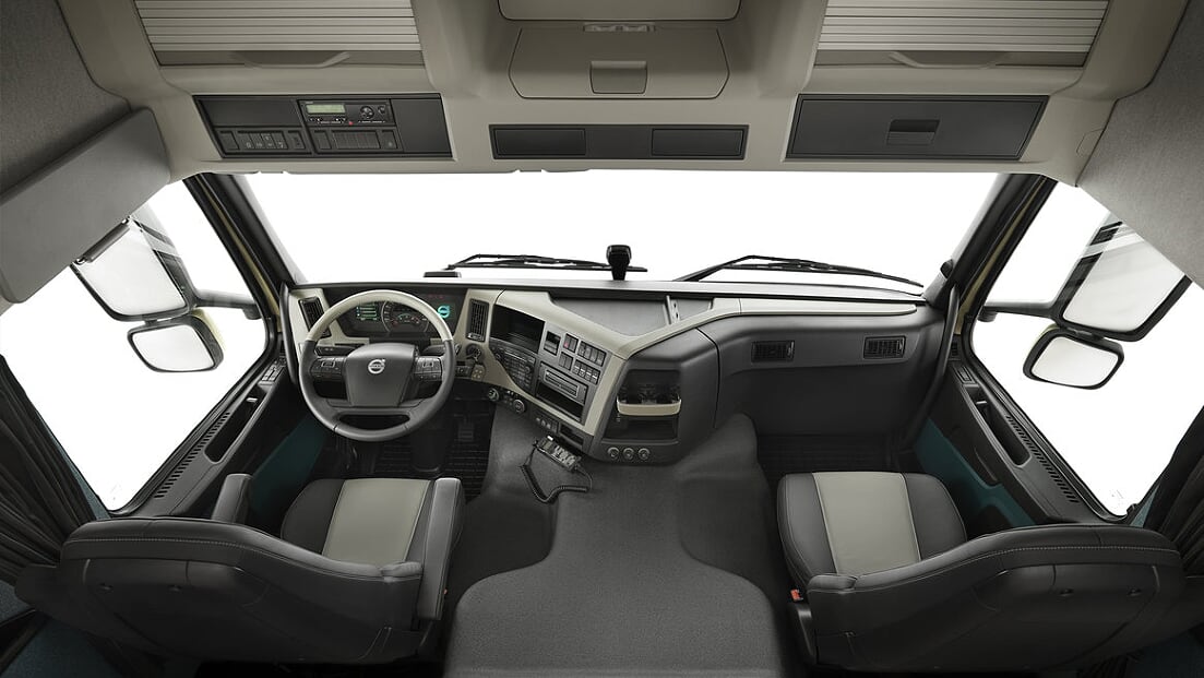 Volvo Trucks FM.420 LNG 6x2 Tractor Pusher (2019 - 2025) Truck Specs ...