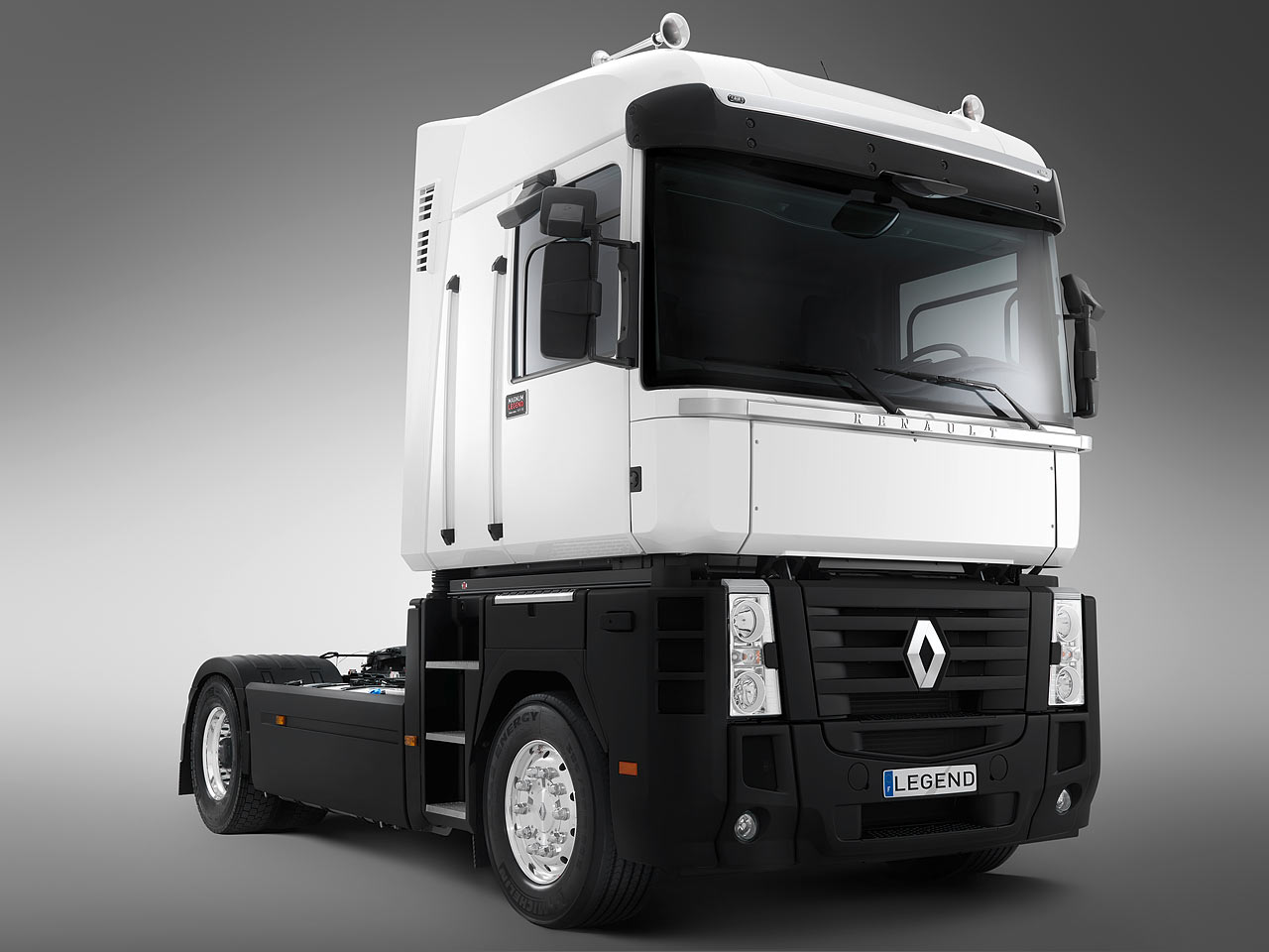 Renault MAGNUM 520.25 6X2 TML (1990 - 2013) Truck Specs & Dimensions ...