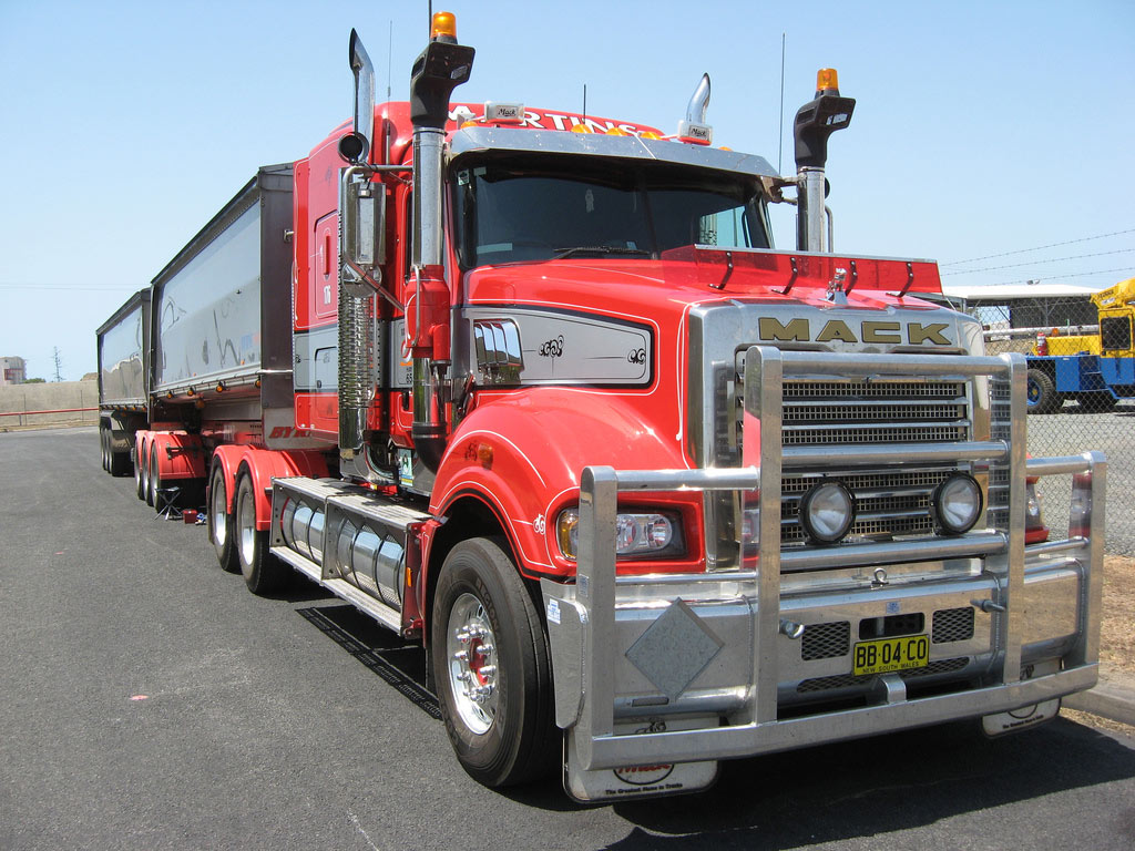 Mack SuperLiner RWS712L CA494 ETAZ673A 4x2 (1977 - 1993) Truck Specs ...