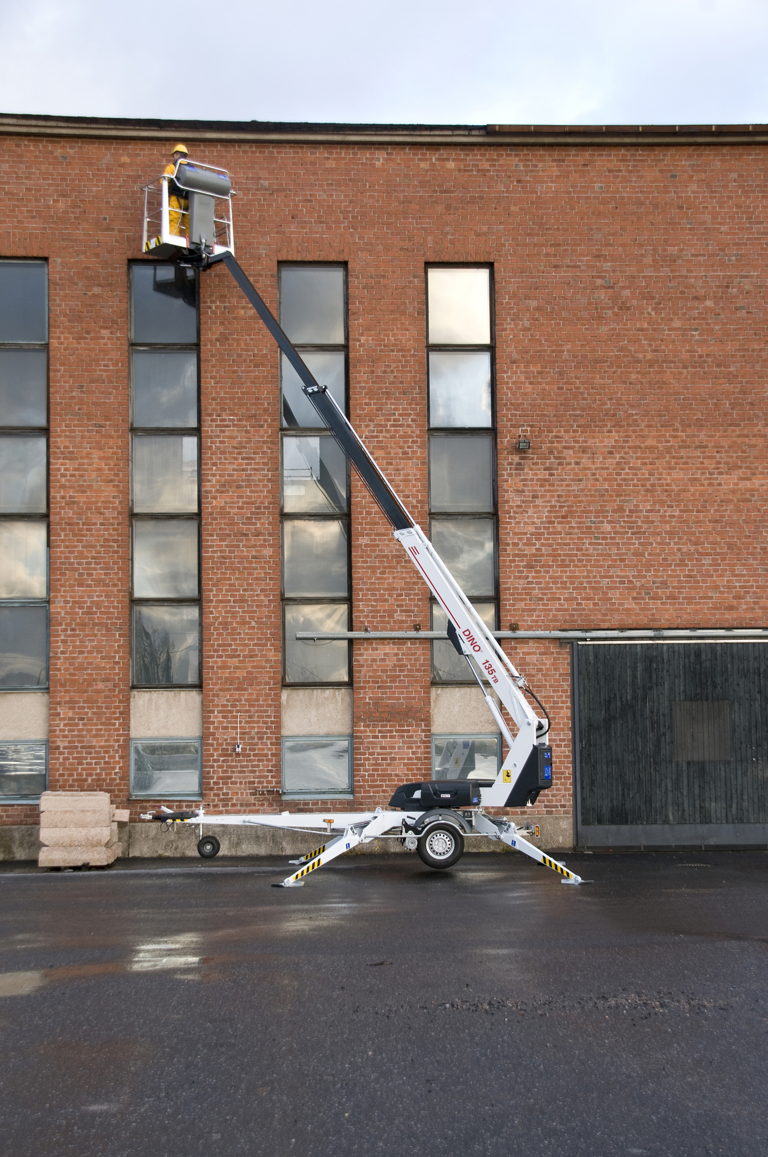 Dino Lift Dino 135TB Specs & Dimensions (2017 - 2019) | Trailer Mounted ...