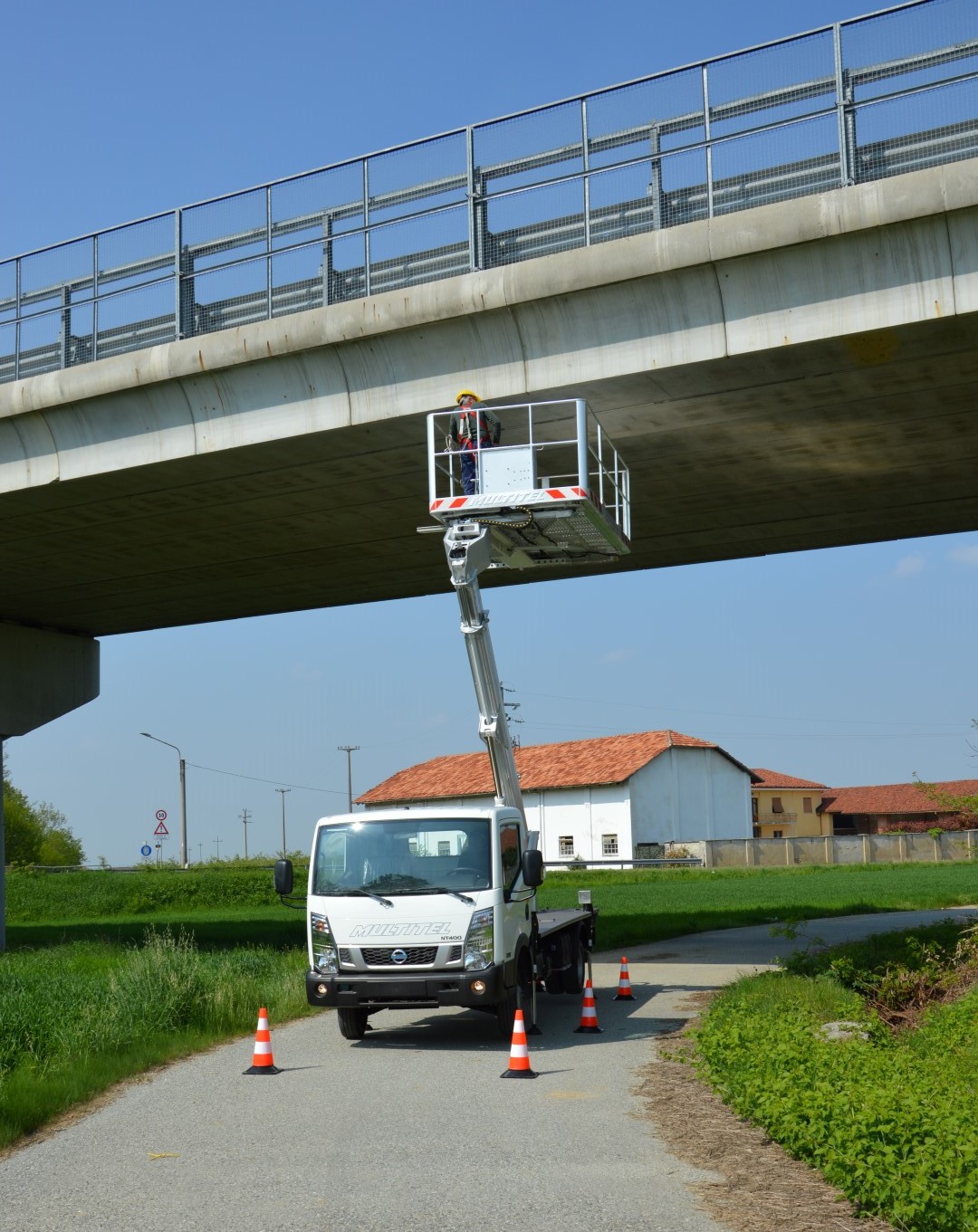 Multitel MS 100 Specs & Dimensions (2017 - 2025) | Truck Mounted ...