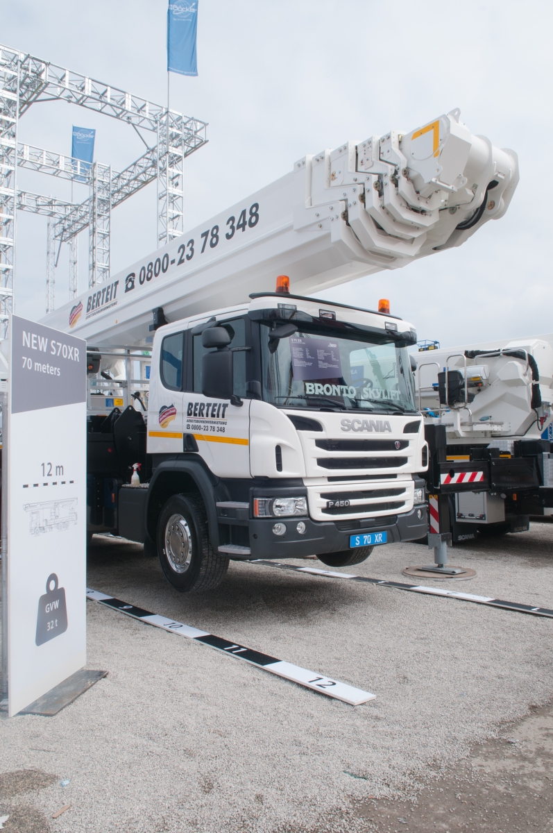 Bronto Skylift S 70 XR Specs & Dimensions (2016 - 2022) | Truck Mounted ...