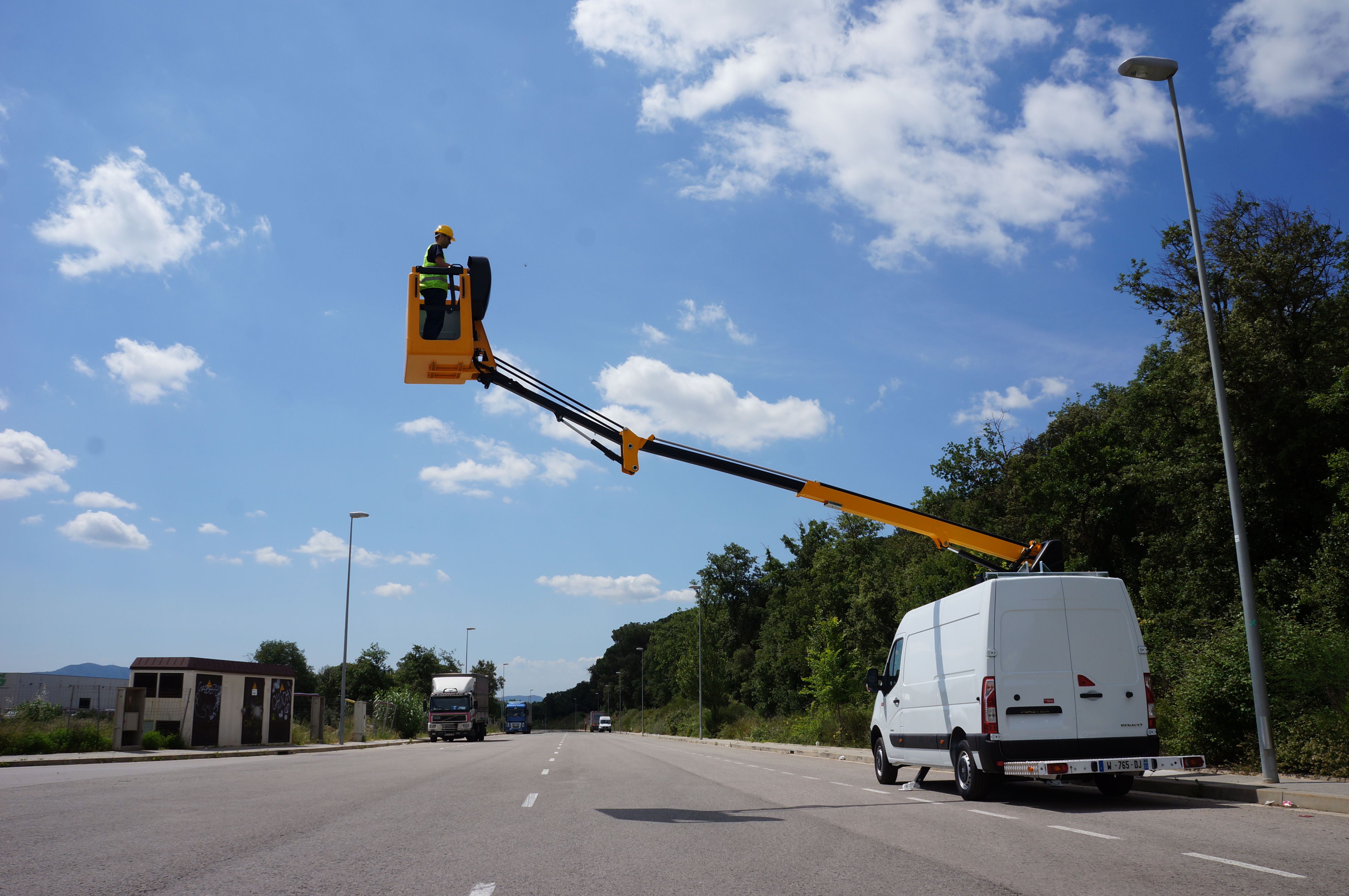 Movex TLF 14 Specs (2017 - 2025) | Truck Mounted Telescopic Boom Lifts ...