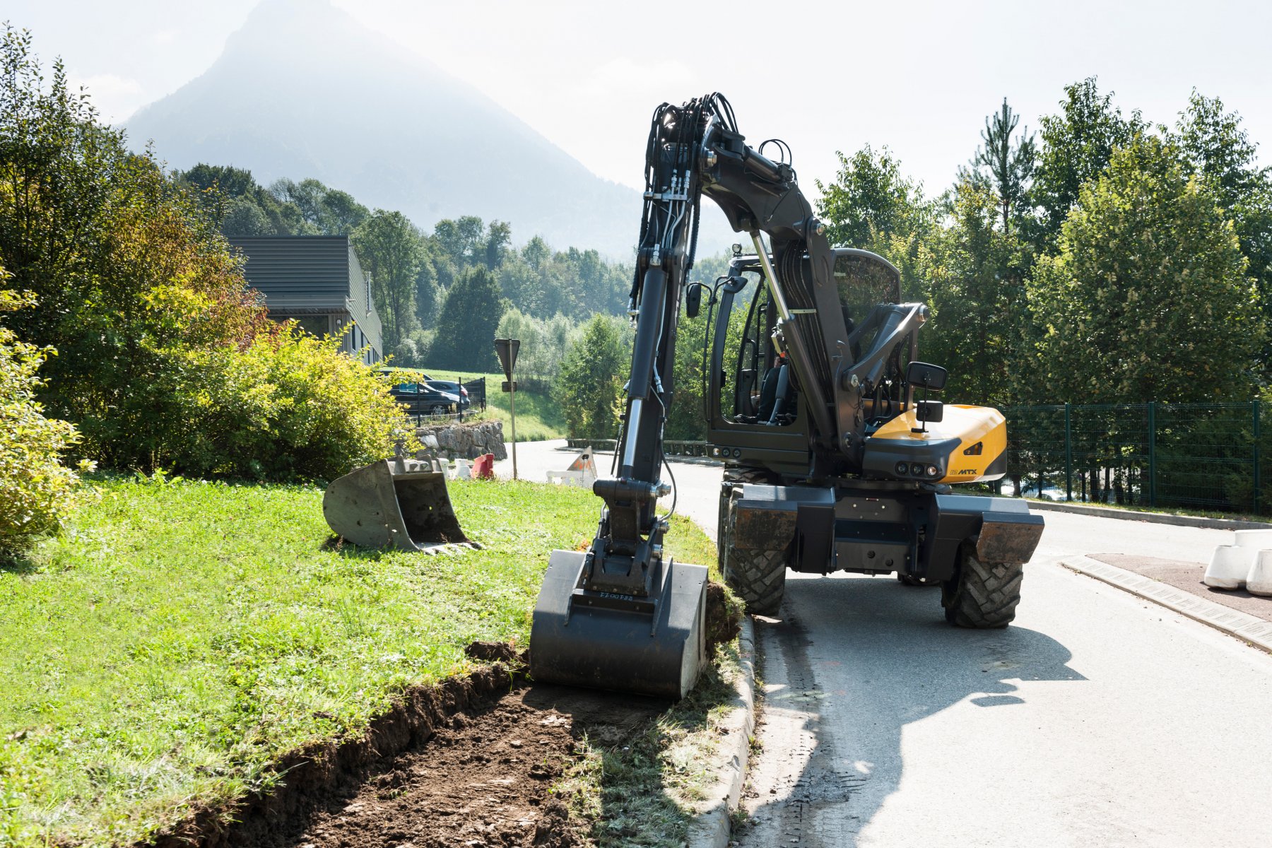 Mecalac 12 MTX excavator specs & dimensions (2015 - 2016) | Diggers ...