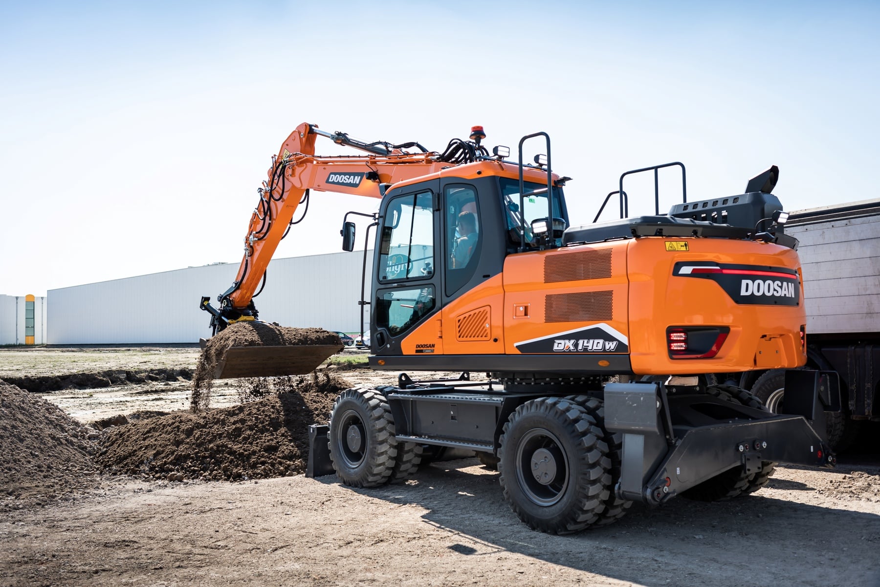 Doosan DX140W-7 excavator specs & dimensions (2021 - 2023) | Diggers ...