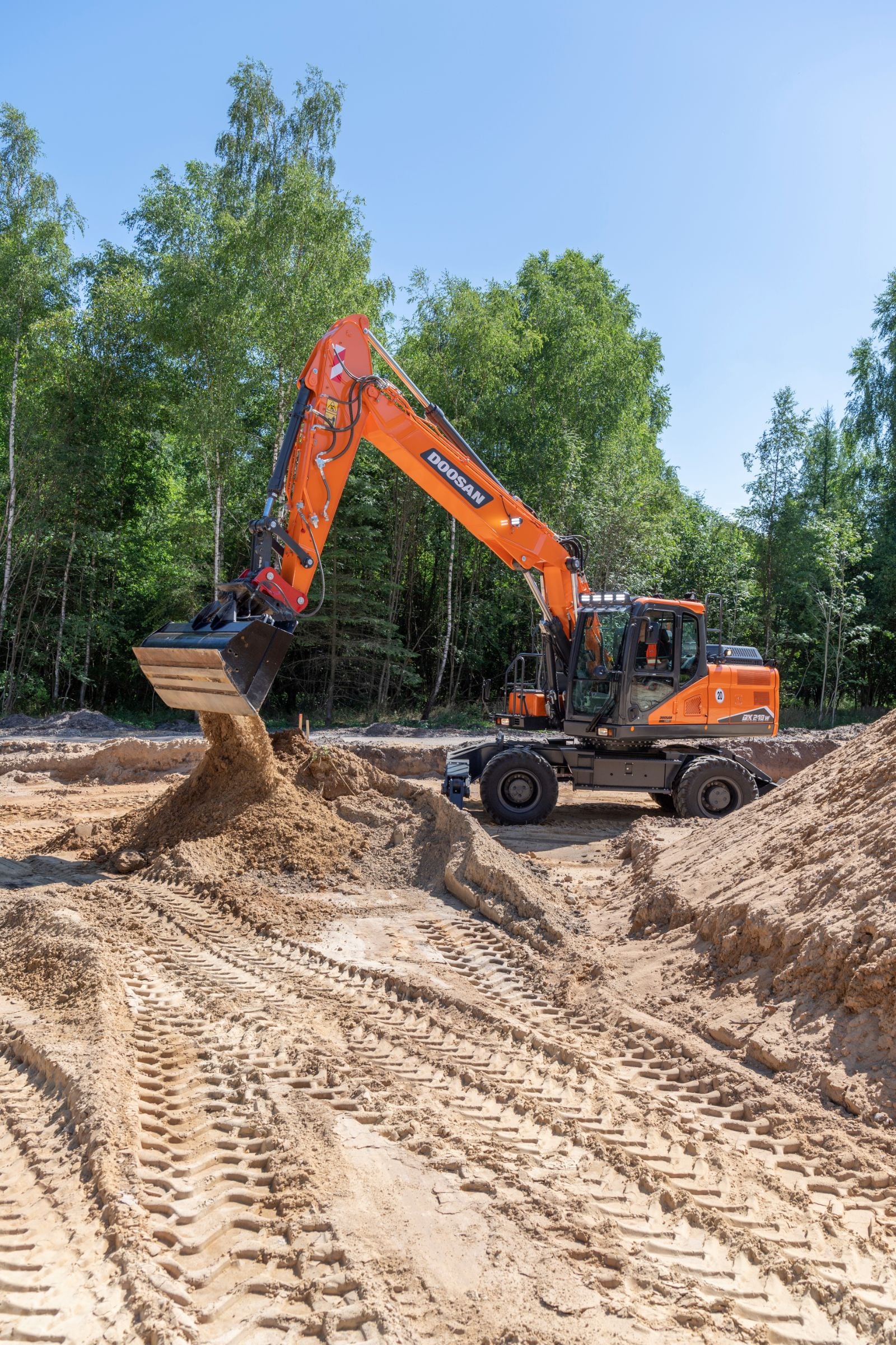 Doosan DX210W-7 excavator specs & dimensions (2021 - 2023) | Diggers ...