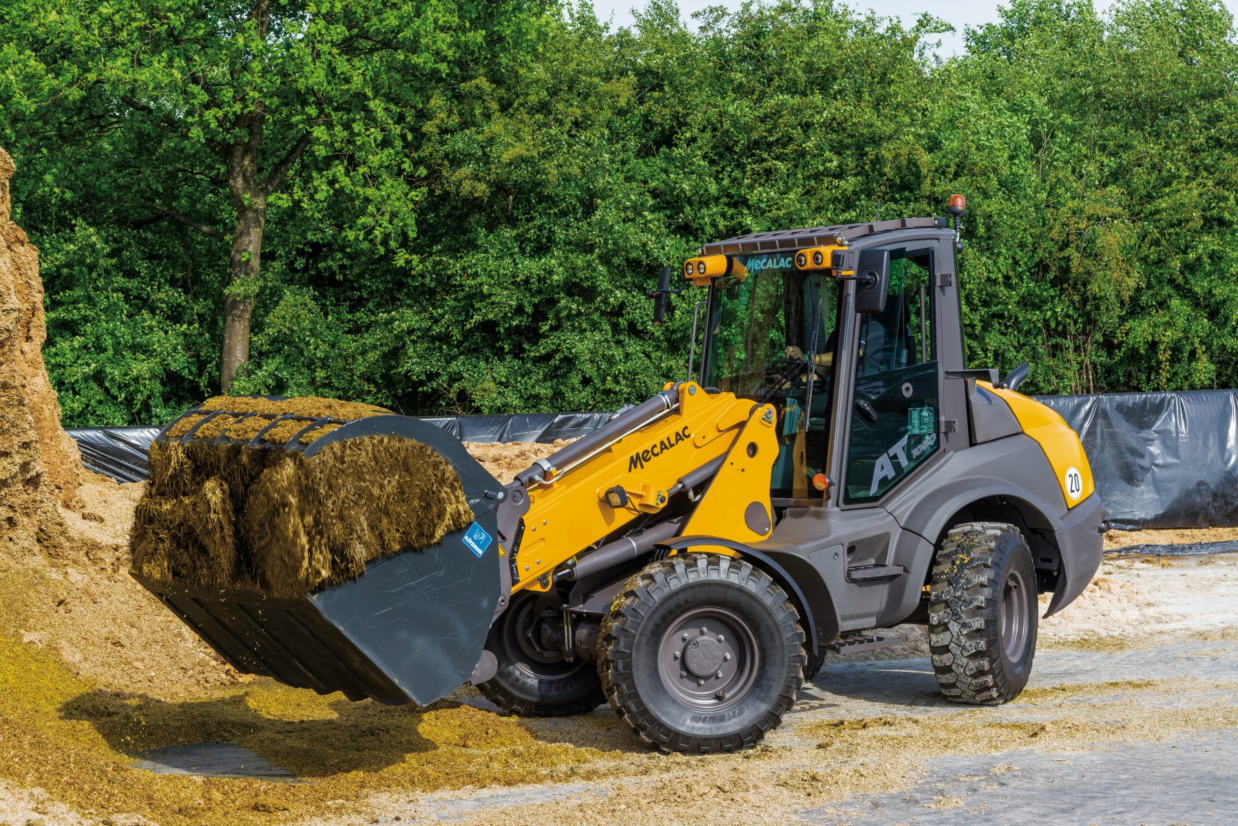 Mecalac AT1050 Wheel Loader Specs & Dimensions (2021 - 2025) | LECTURA ...