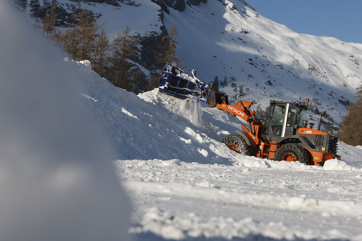 Hitachi ZW 150 Wheel Loader Specs & Dimensions (2008 - 2014) | LECTURA ...