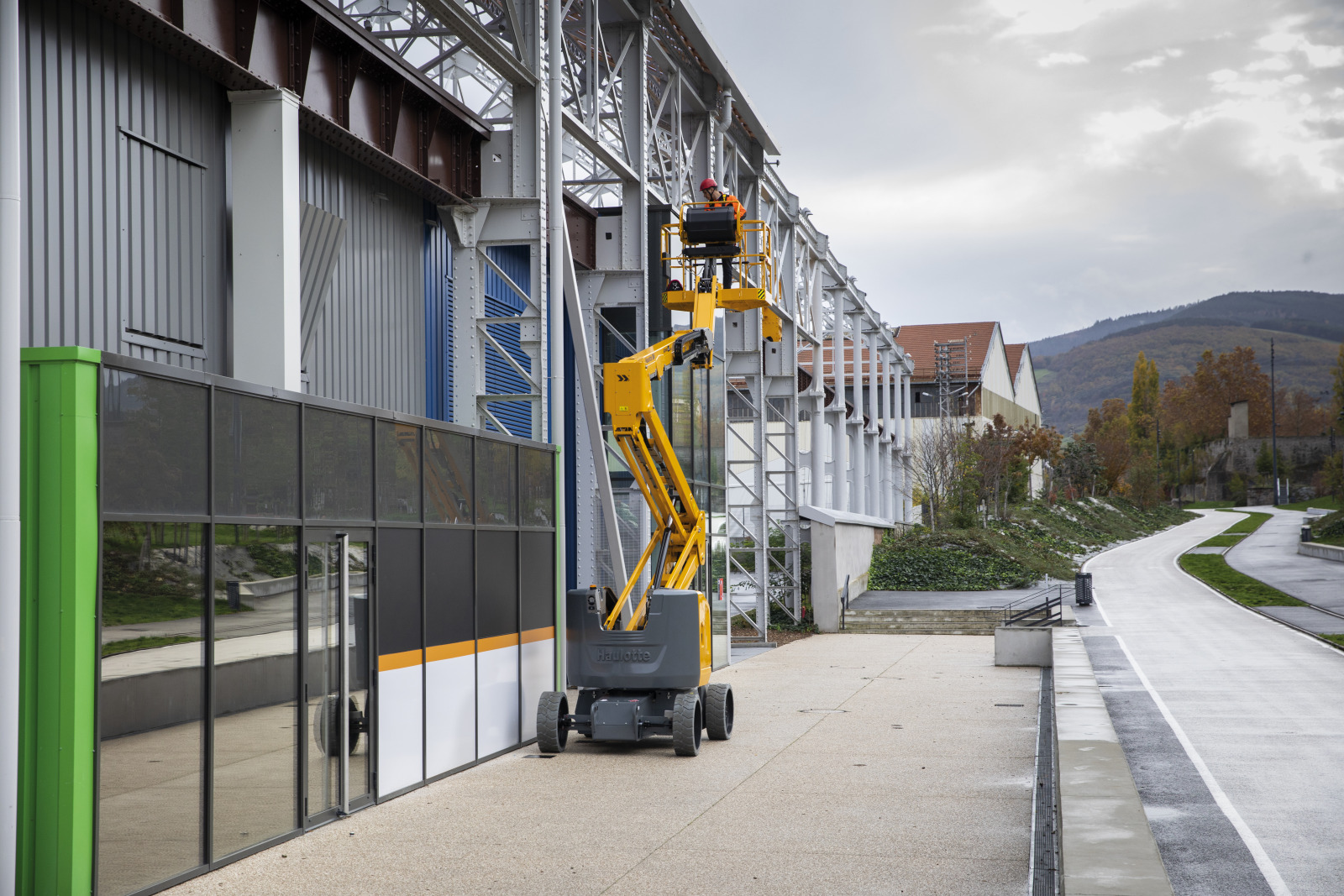 Haulotte Sigma 46 Specs & Dimensions (2021 - 2025) | Wheeled Articulating Boom Lifts | LECTURA Specs