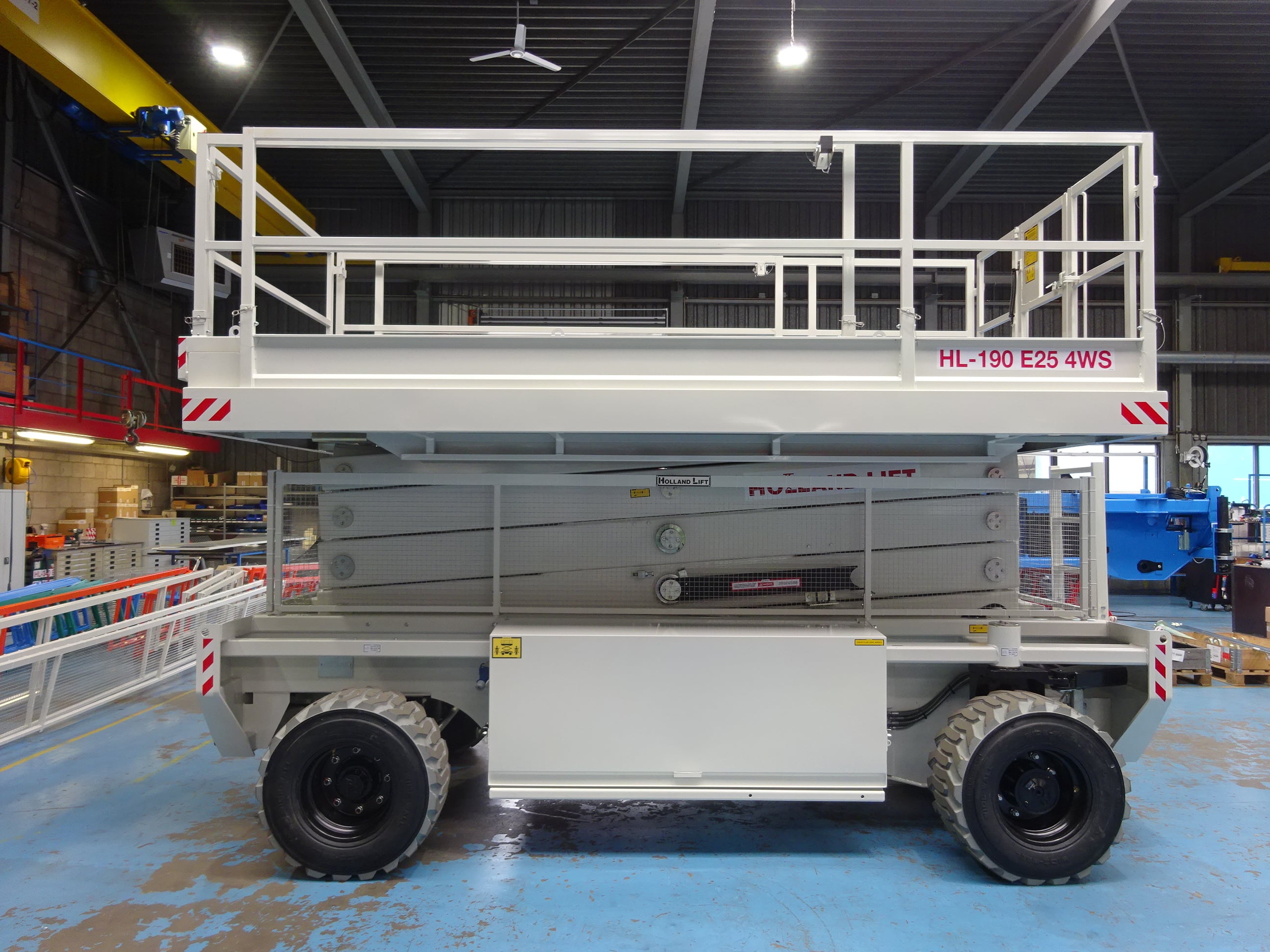 Holland-Lift HL-190 E25 Specs & Dimensions (2017 - 2025) | Wheeled ...