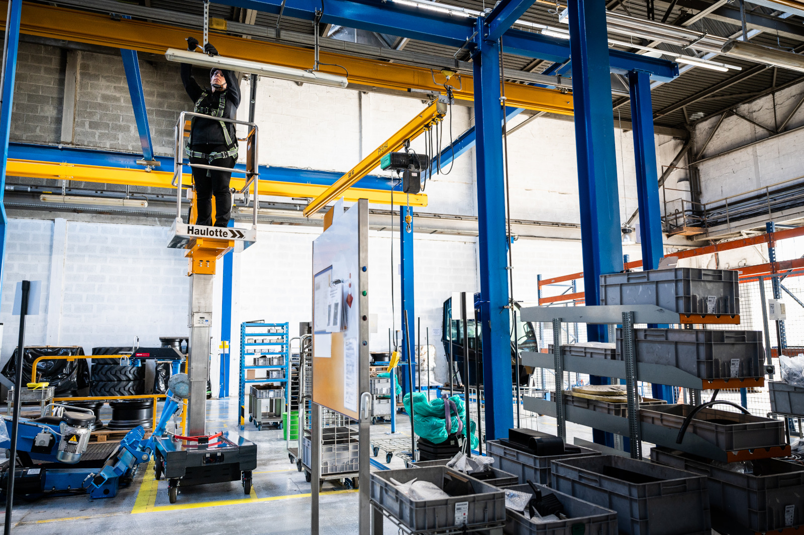 Haulotte Move Up 4.6 Specs & Dimensions (2022 - 2025) | Single Vertical ...